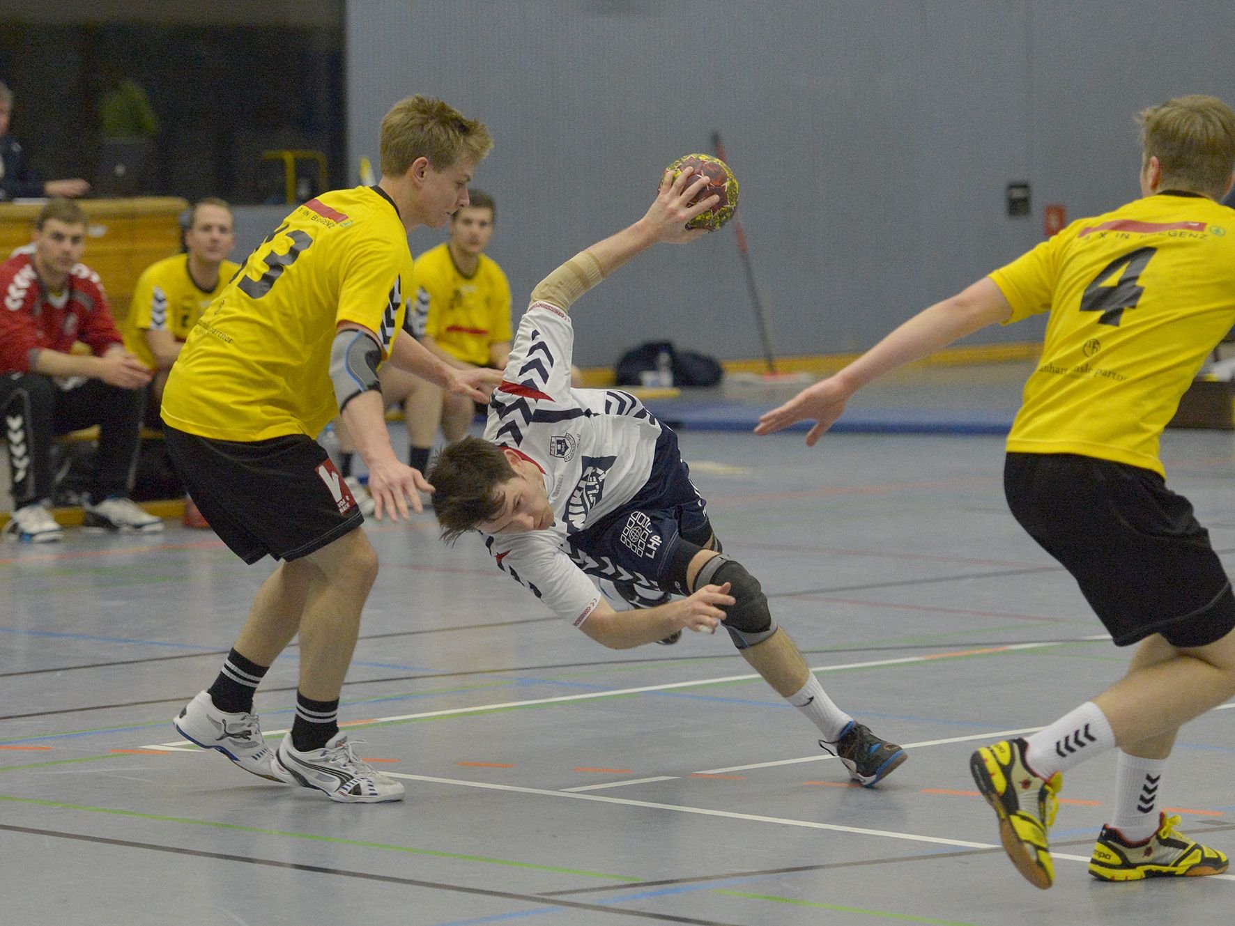 Die TSB-Handballer springen auf Platz zwei