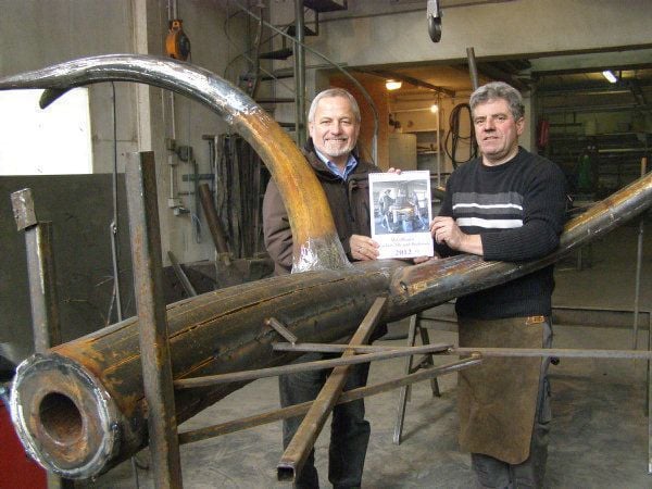 Kunstschmied spendet für Fußballgolf