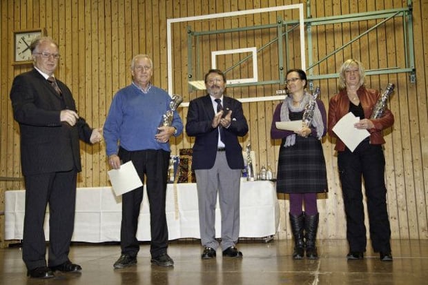 Das DRK Hausen feiert sein „Helfersyndrom“