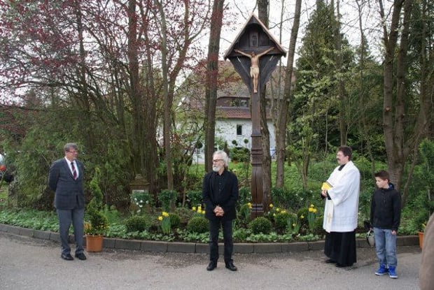 Scheitz weiht Wegkreuz an der Banzenmühle neu