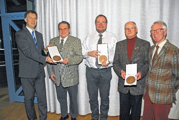 Drei Ortschafträte mit der Ehrenplakette ausgezeichnet