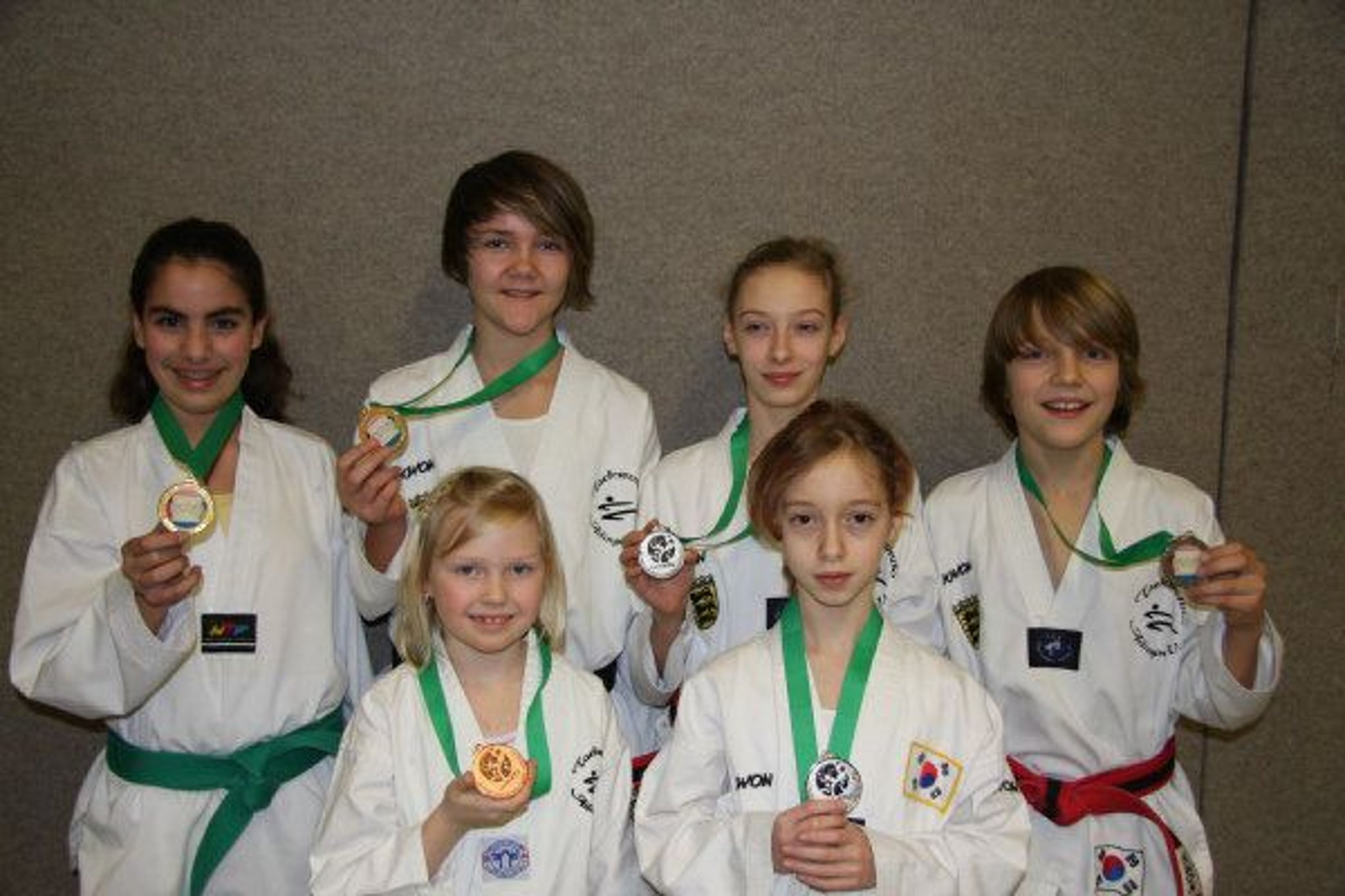 Die Taekwondo-Kämpfer aus Ailingen holen sechs Medaillen