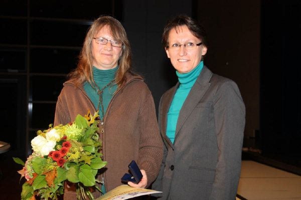 Sieglinde Jäger erhält Nadel in Silber