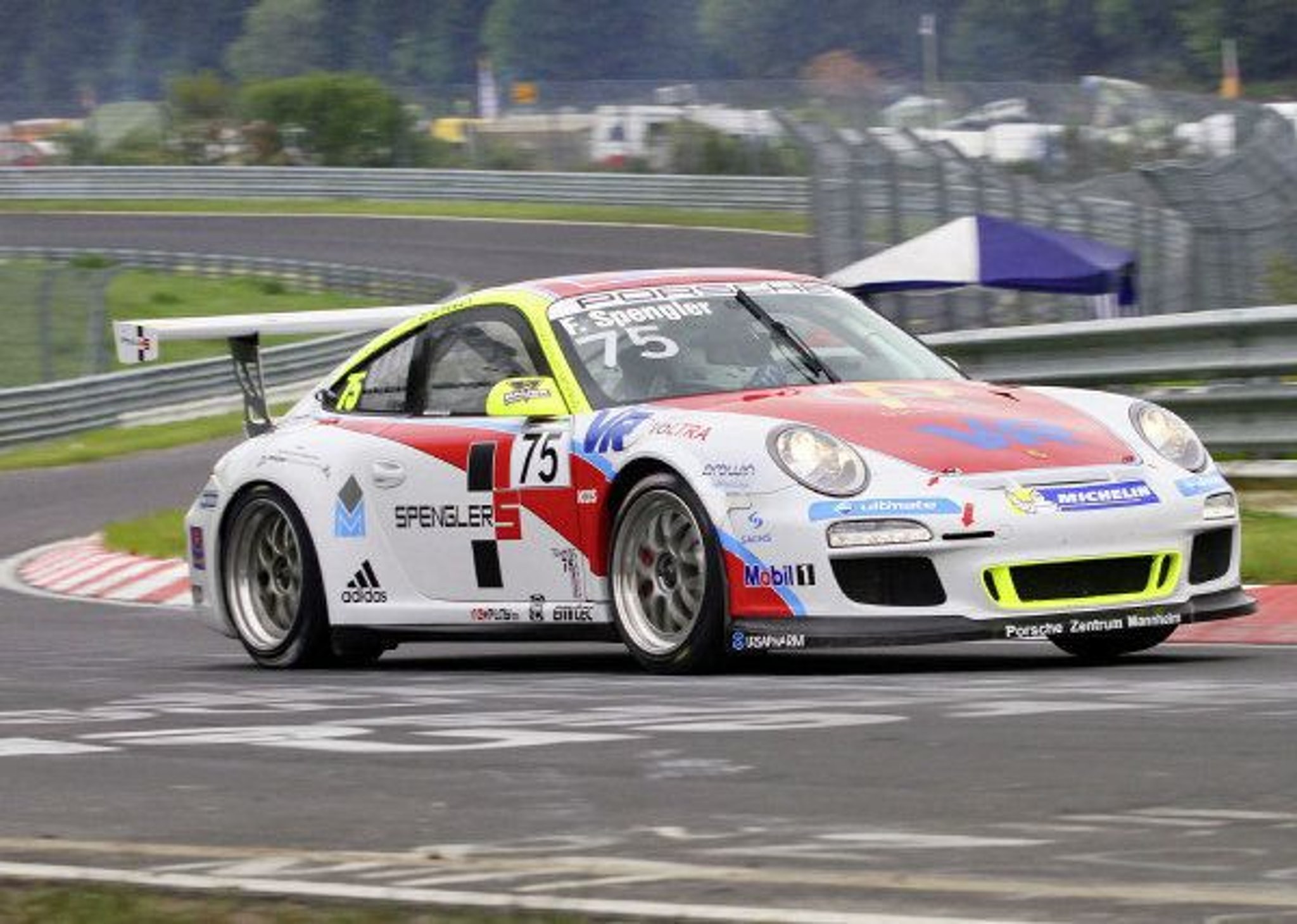 Florian Spengler punktet im Porsche Carrera Cup