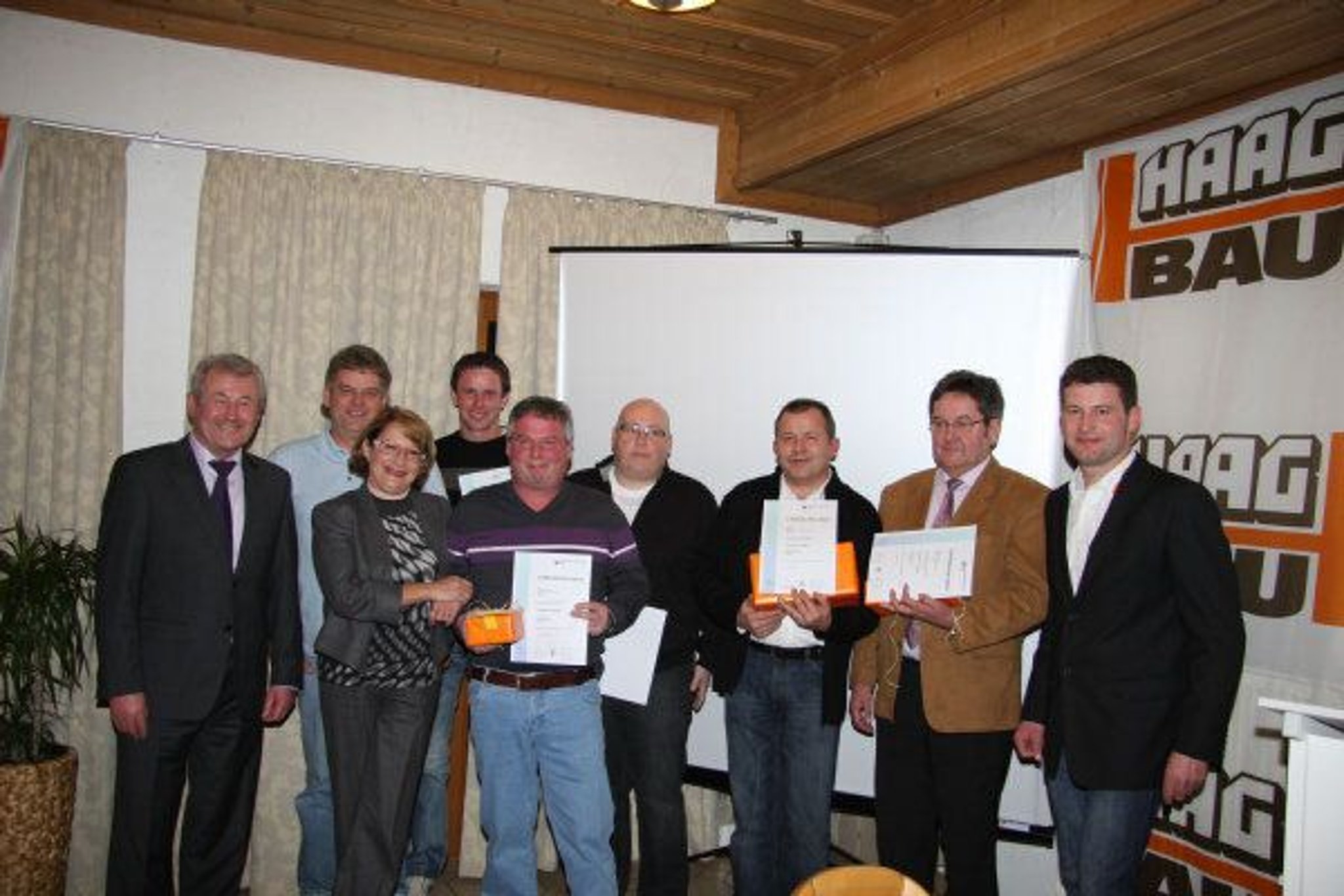 Firma Haag Bau ehrt treue Mitarbeiter
