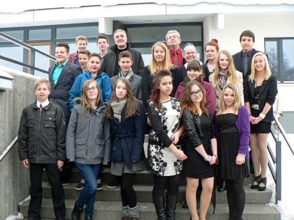 Weihbischof Thomas Maria Renz bei Firmung in Heroldstatt