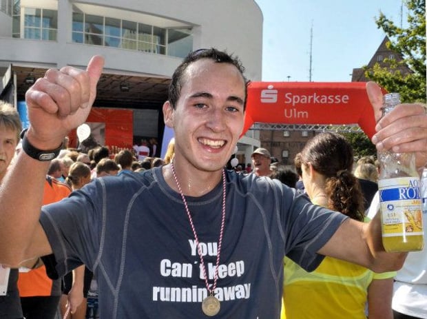 Der Berliner Lucas Herrmann kommt als erster ins Ziel