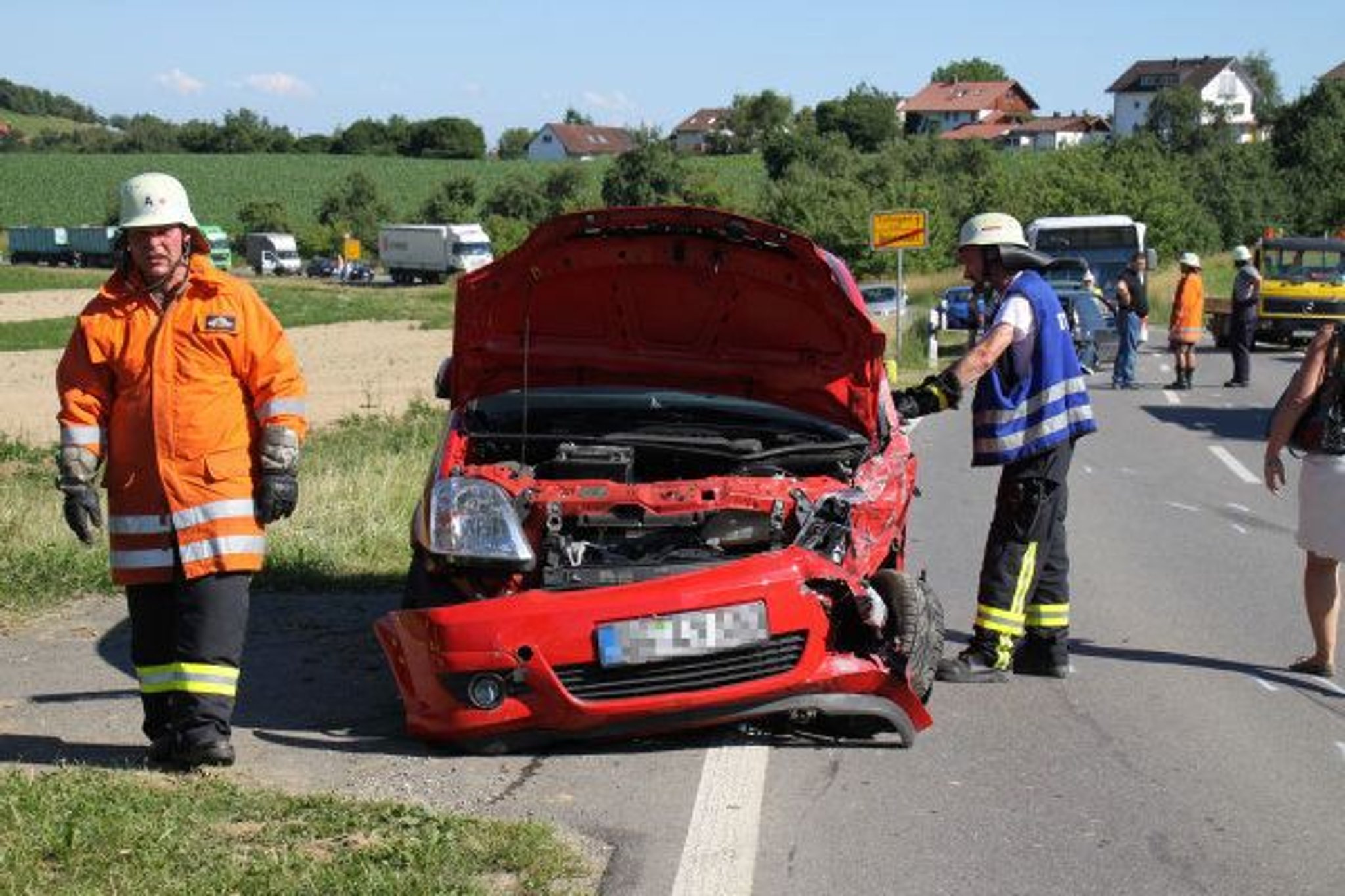 Unfall bei Überlingen fordert zwei schwer Verletzte