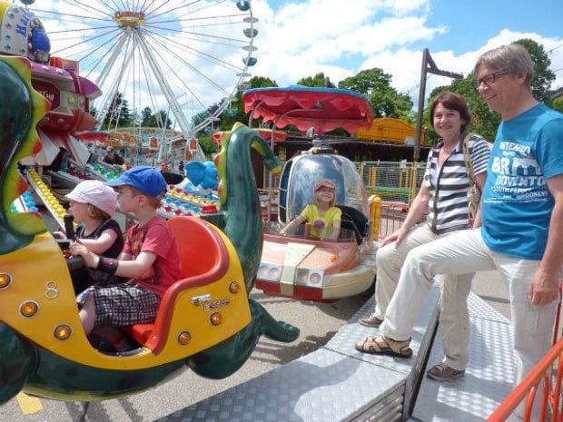 Karussell, Mini-Jet und Autoscooter sind beim Frühlingsfest ein Muss