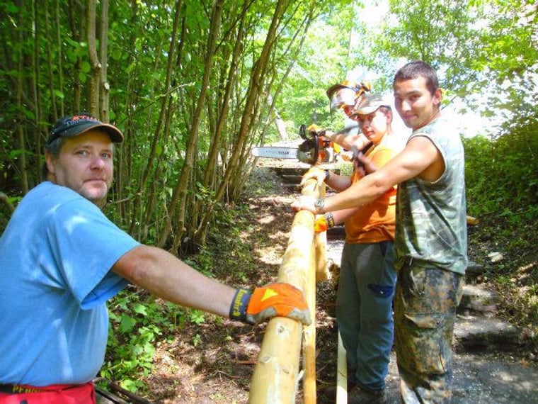 Die Azubis rackern für Waldtage