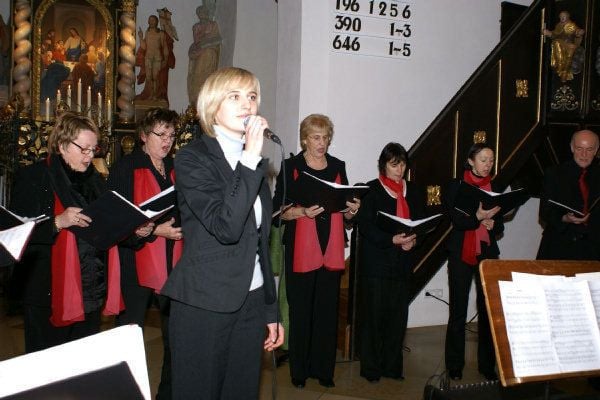 Der Chor hält mit den Klassikern „Contakt“