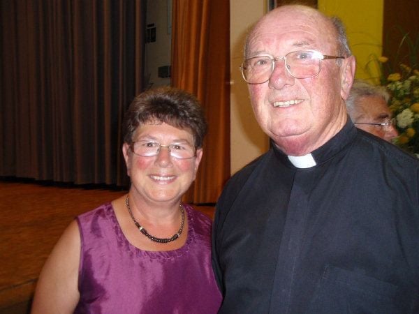 Pfarrer Josef Höfler: Ein Seelsorger feiert mit all seinen Schäfchen