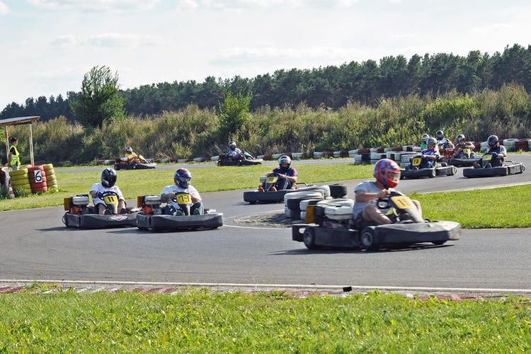 Kartflitzer jagen um den "Templiner Ring"