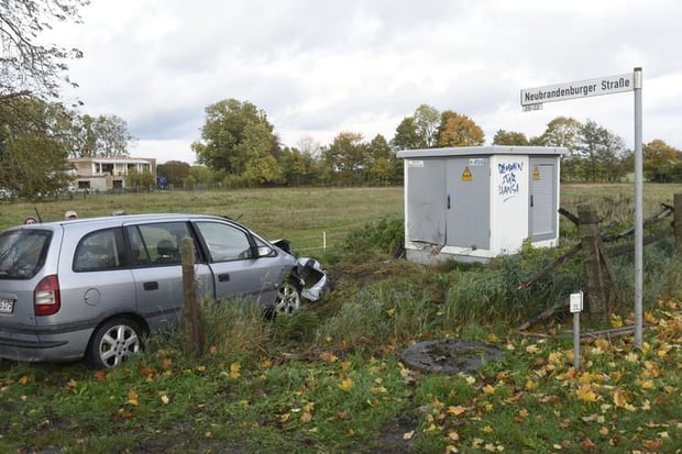 Trafo-Station ist nach Unfall nur noch Schrott