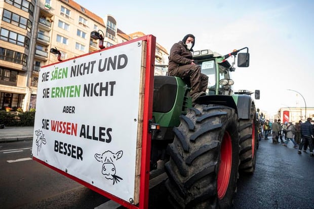 Bauern protestieren wieder mit Plakaten und Traktoren