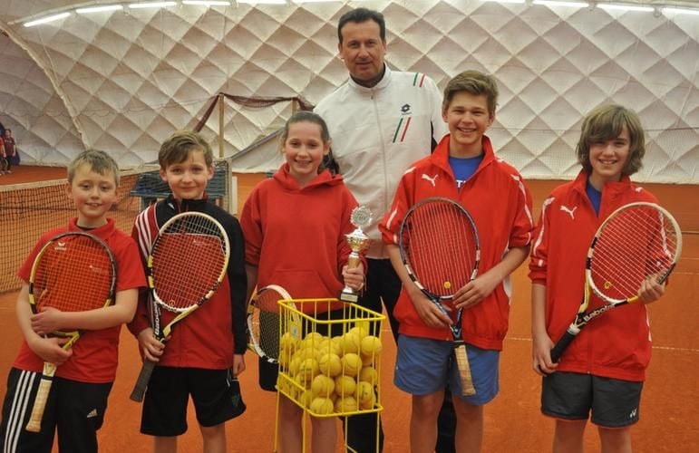 Mit Glanz und Gloria: Trixie Heller holt Tennis-Titel