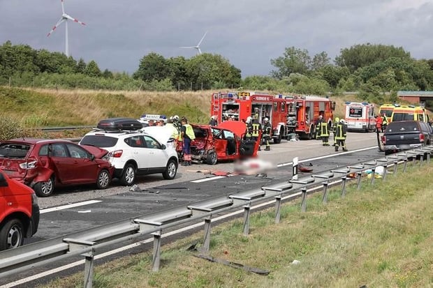 Zwei Tote bei Unfall auf der A20