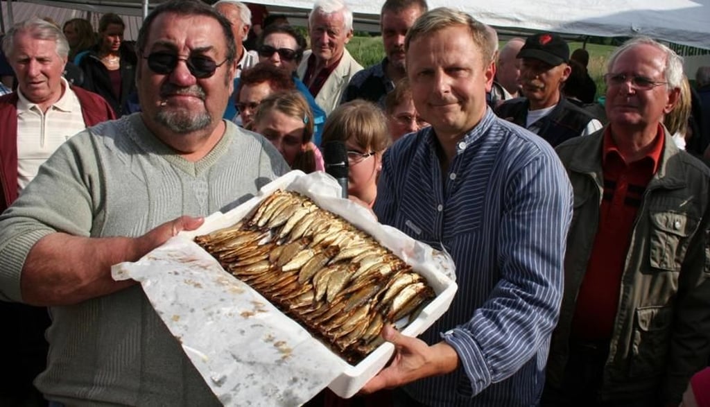 Eine Kiste voller Sprotten für den Aalkönig