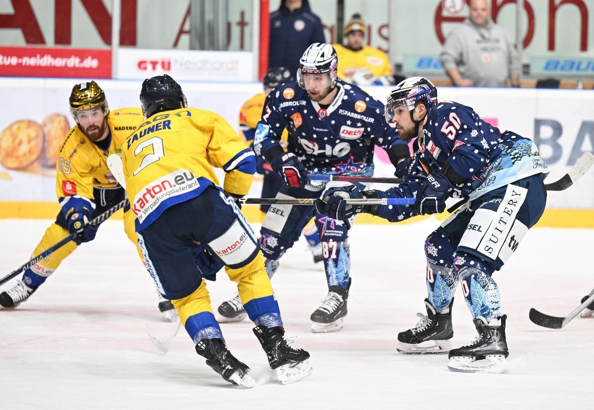 Towerstars feiern erfolgreichen Auftakt im Weihnachtstrikot