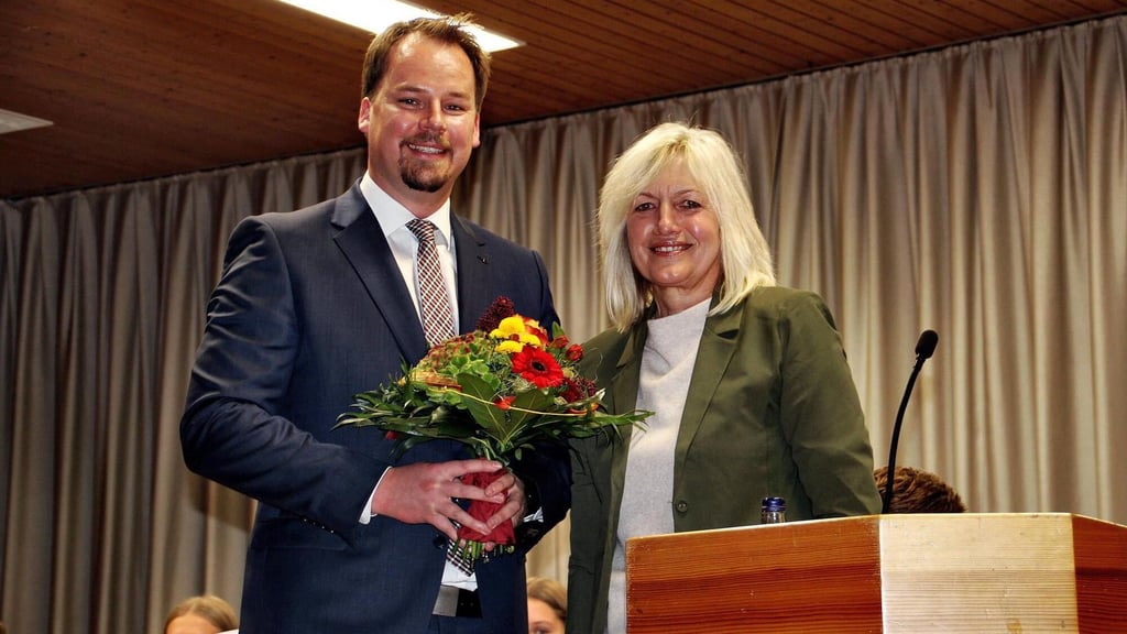 Klaus Wilhelm Tappeser übernimmt feierlich das Amt des Schemmerhofer Bürgermeisters