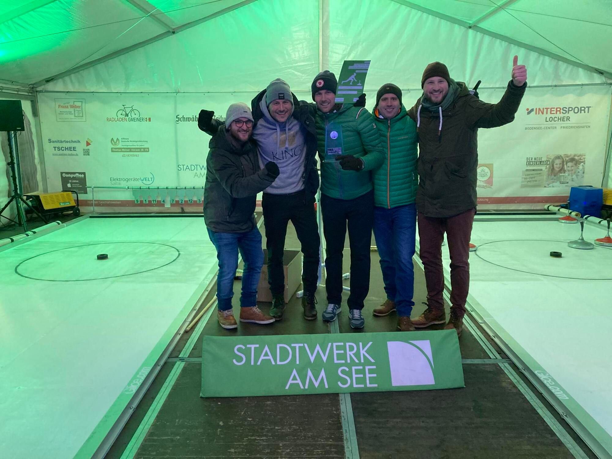 „FC LieberamPool“ wird Stadtmeister im Eisstockschießen