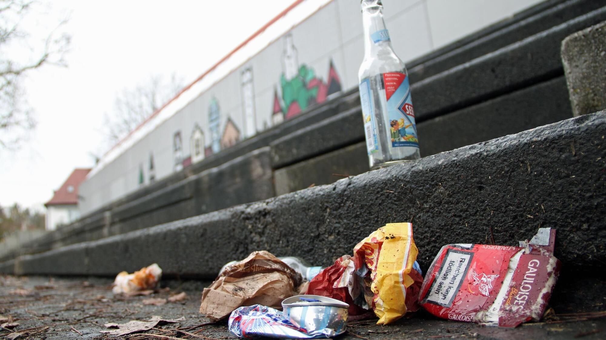 Fäkalien, Erbrochenes, Drogen: Trossingen will auf Schulhöfen für ...