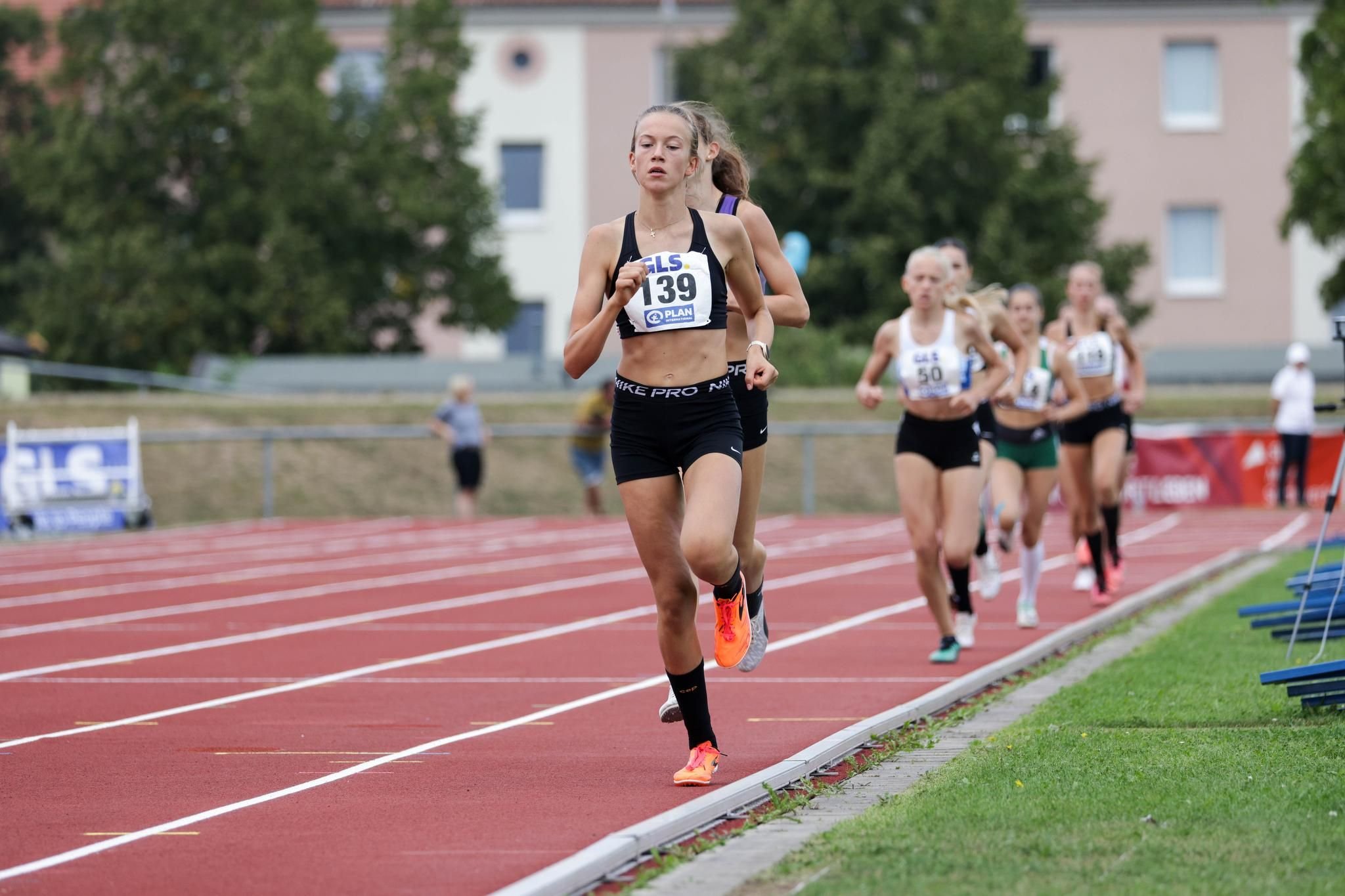 Emma Müller glänzt über 800 Meter