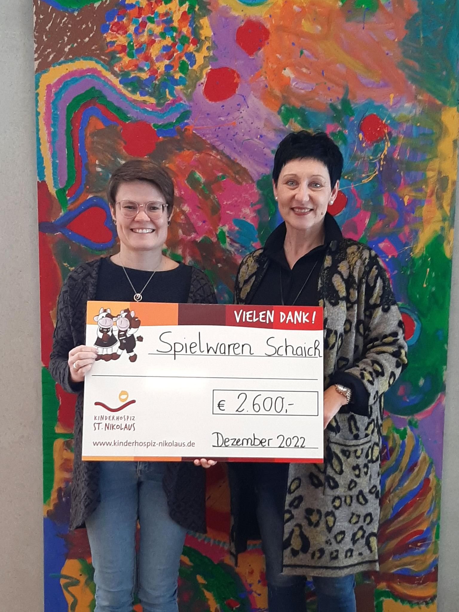 2600 Euro Spende durch bemalte Steine an das Kinderhospiz St. Nikolaus