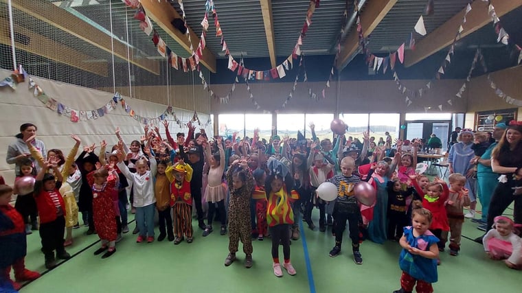 Junge Narren feiern Fasching in Suppingen