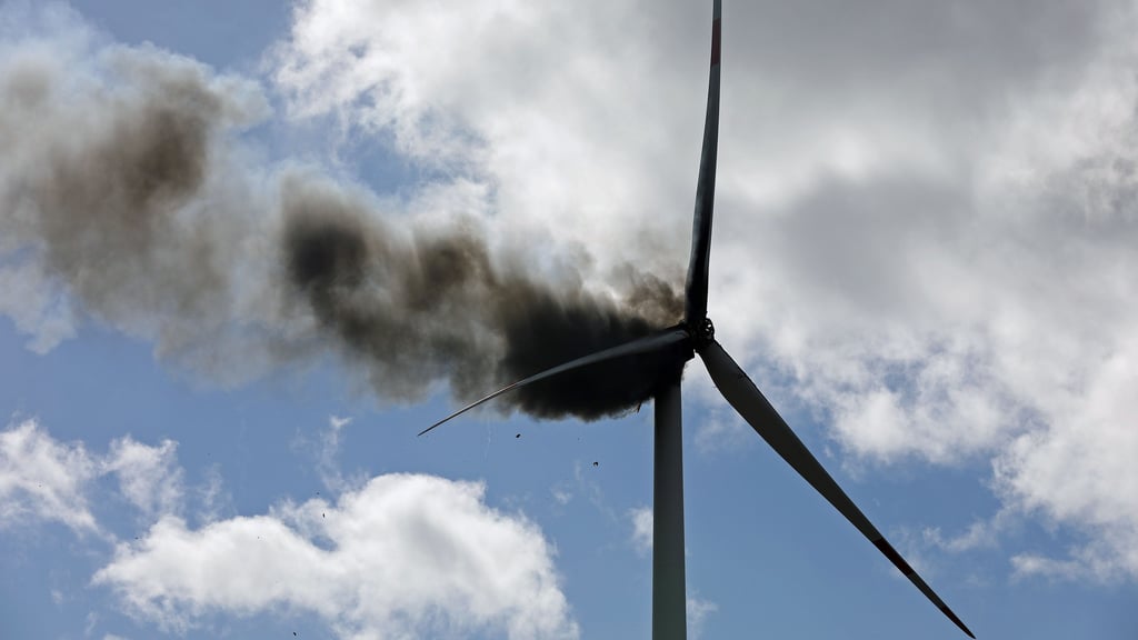 Verdacht auf Brandstiftung nach Windrad–Brand mit Millionenschaden