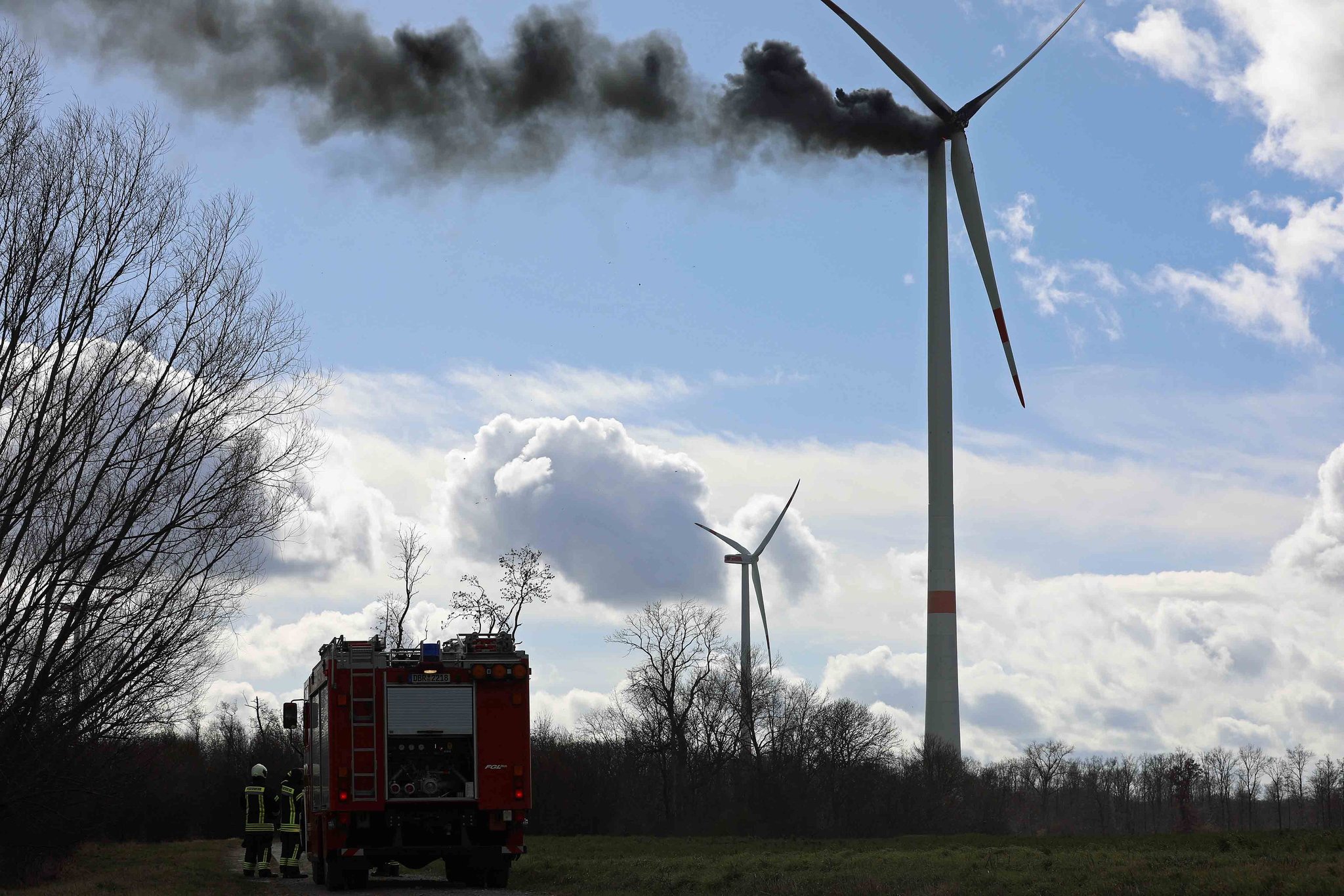 Verdacht auf Brandstiftung nach Windrad–Brand mit Millionenschaden