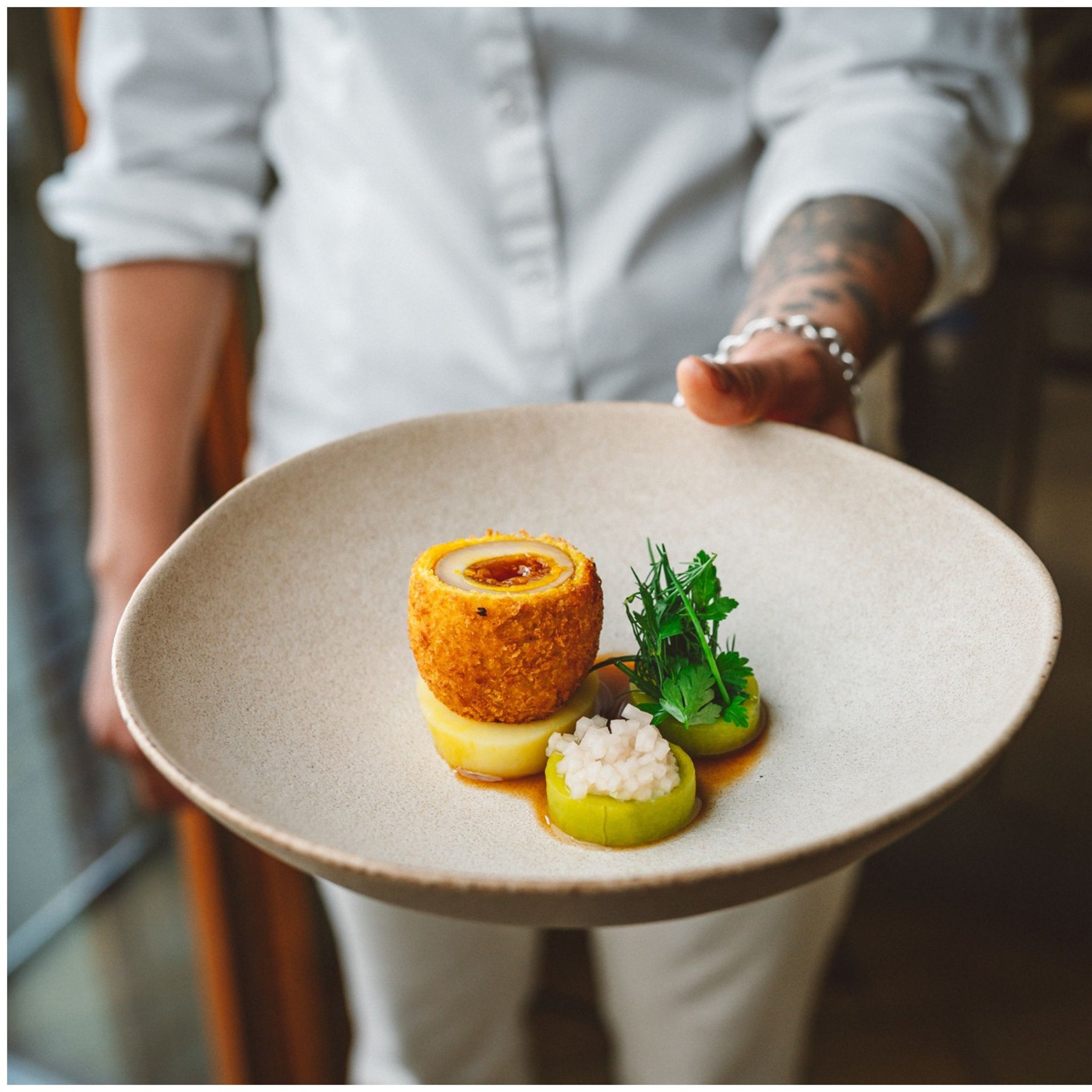 Exklusiver Einblick in die Küche von Ulms Sterneköchin Alina Bebrout