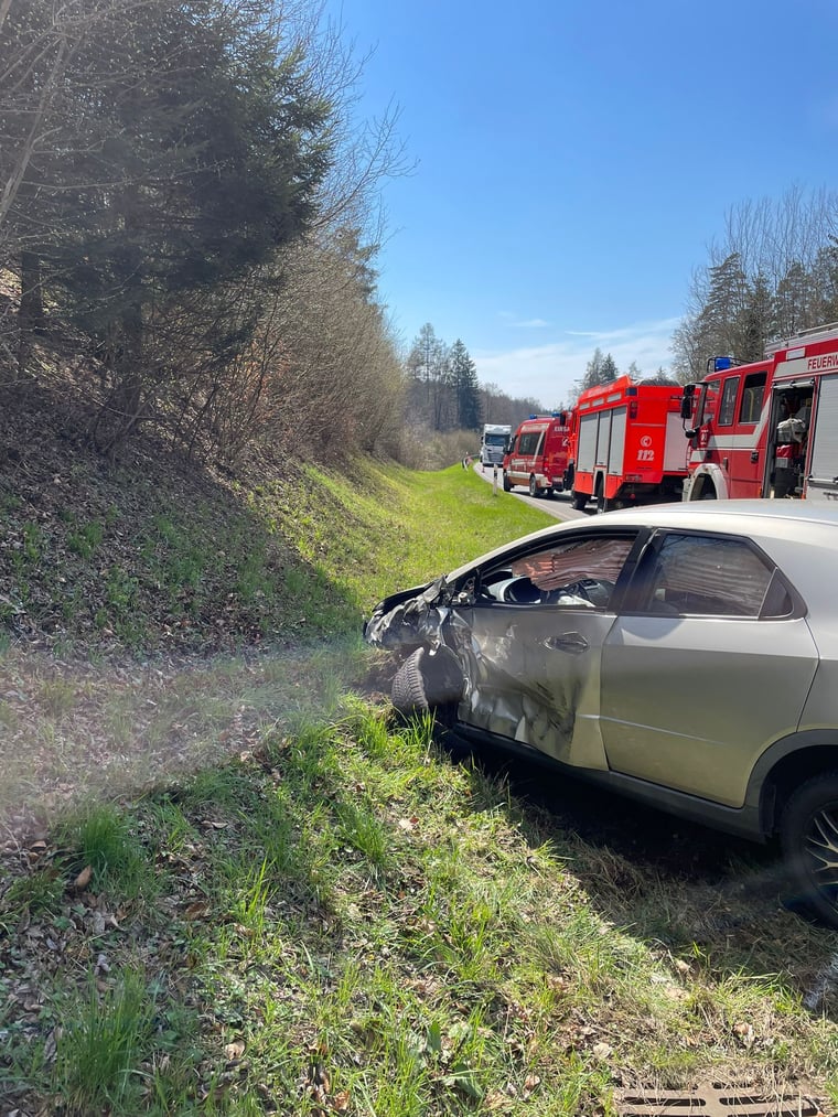 B467 zwischen Tettnang und Kressbronn nach Unfall gesperrt
