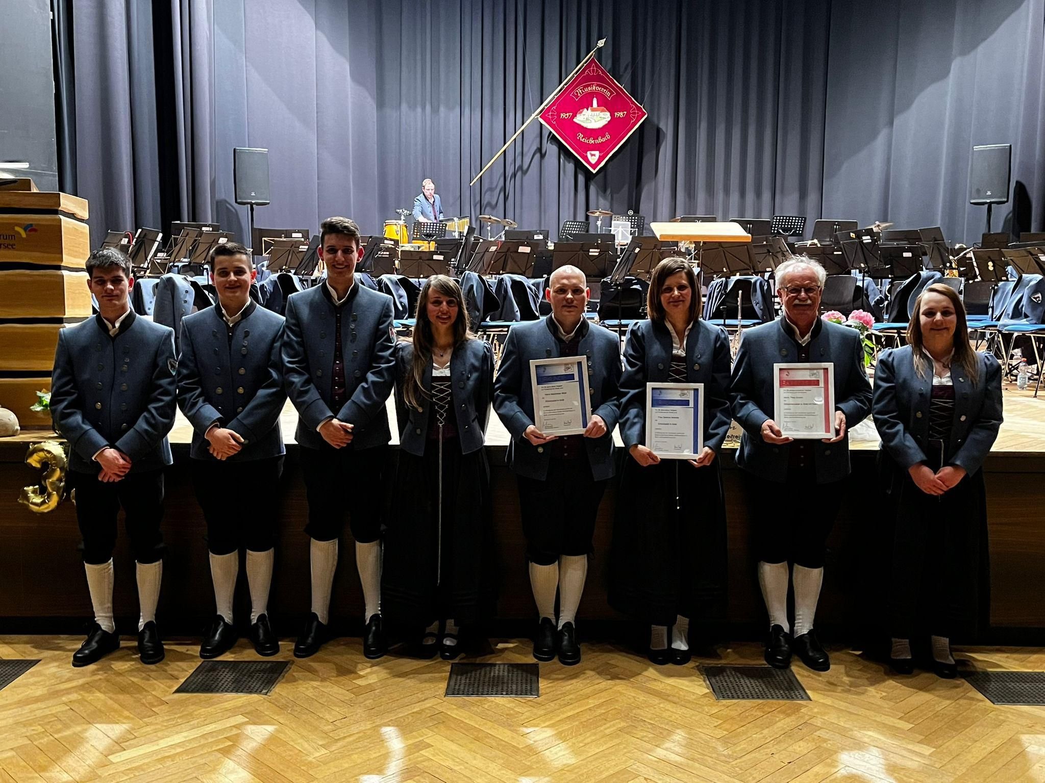 Musikverein Reichenbach feiert 35 Jahre Dirigent Theo Gnann