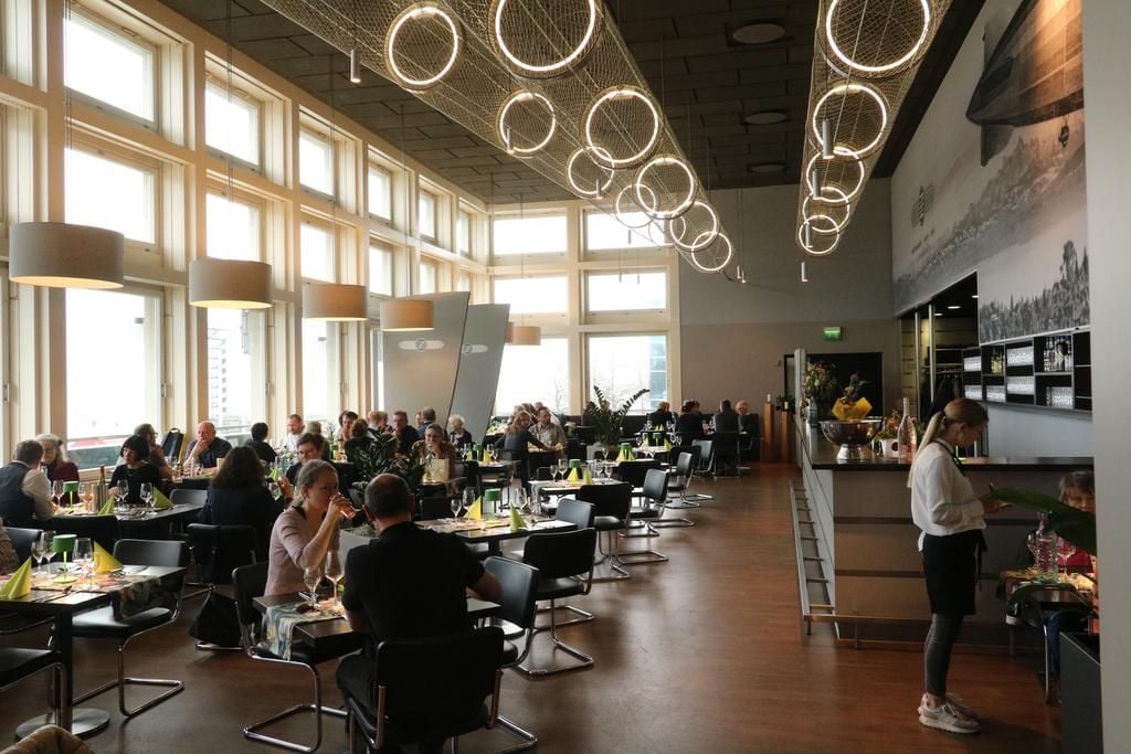 Das steht im Restaurant im Zeppelin–Restaurat auf der Speisekarte