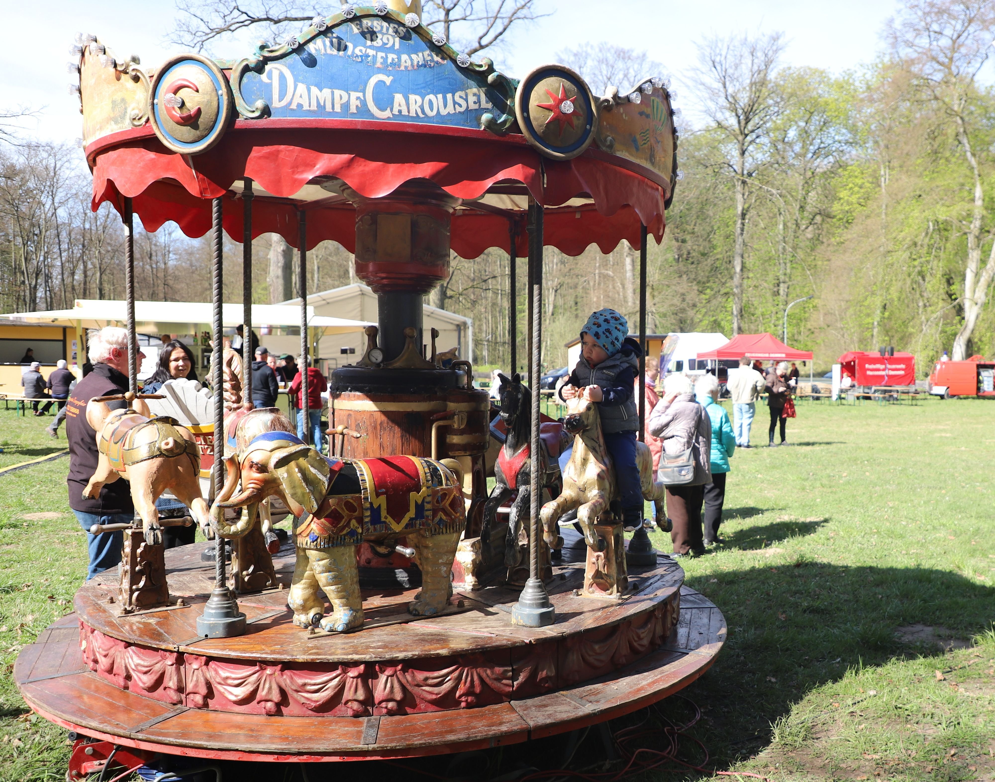1200 Besucher bei herrlichem Wetter auf dem Maifest im Devener Holz