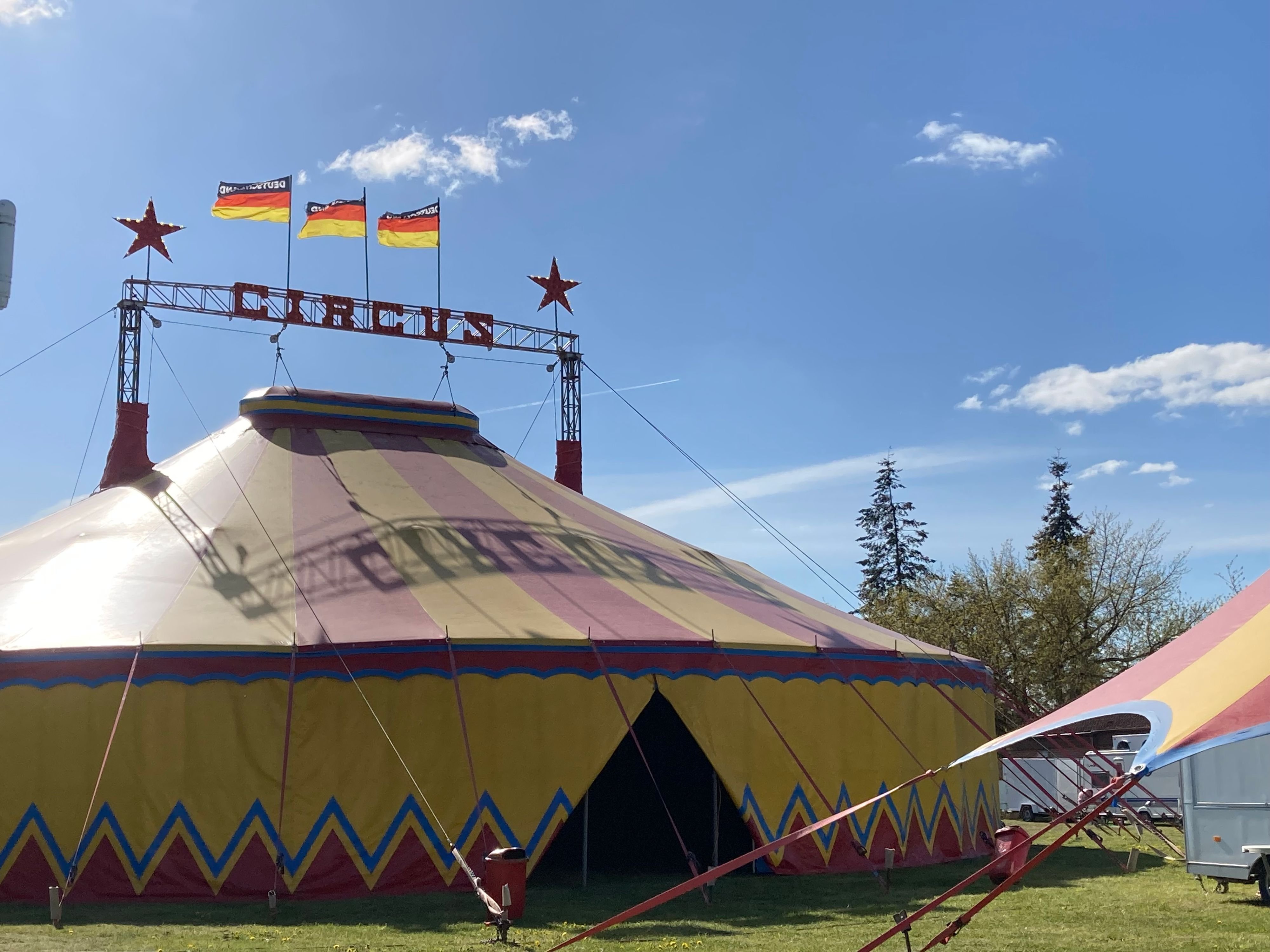 Ostfriesland Circus gastiert in Loitz