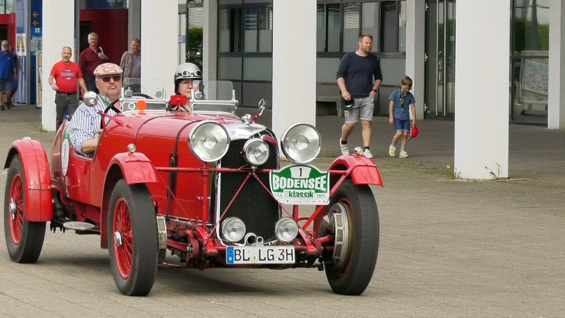 Oldtimer-Messe Klassikwelt Friedrichshafen: Videos und Fotos toller Autos