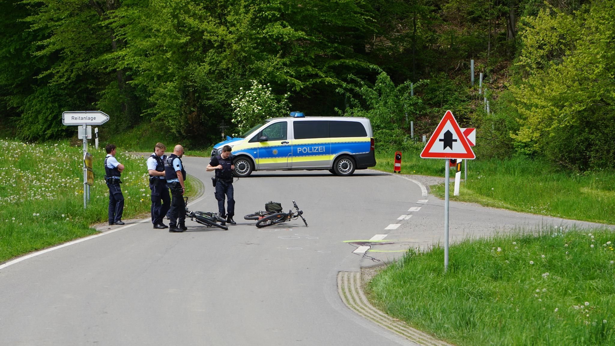 Zwei schwerverletzte Fahrradfahrer bei Fronhofen gefunden