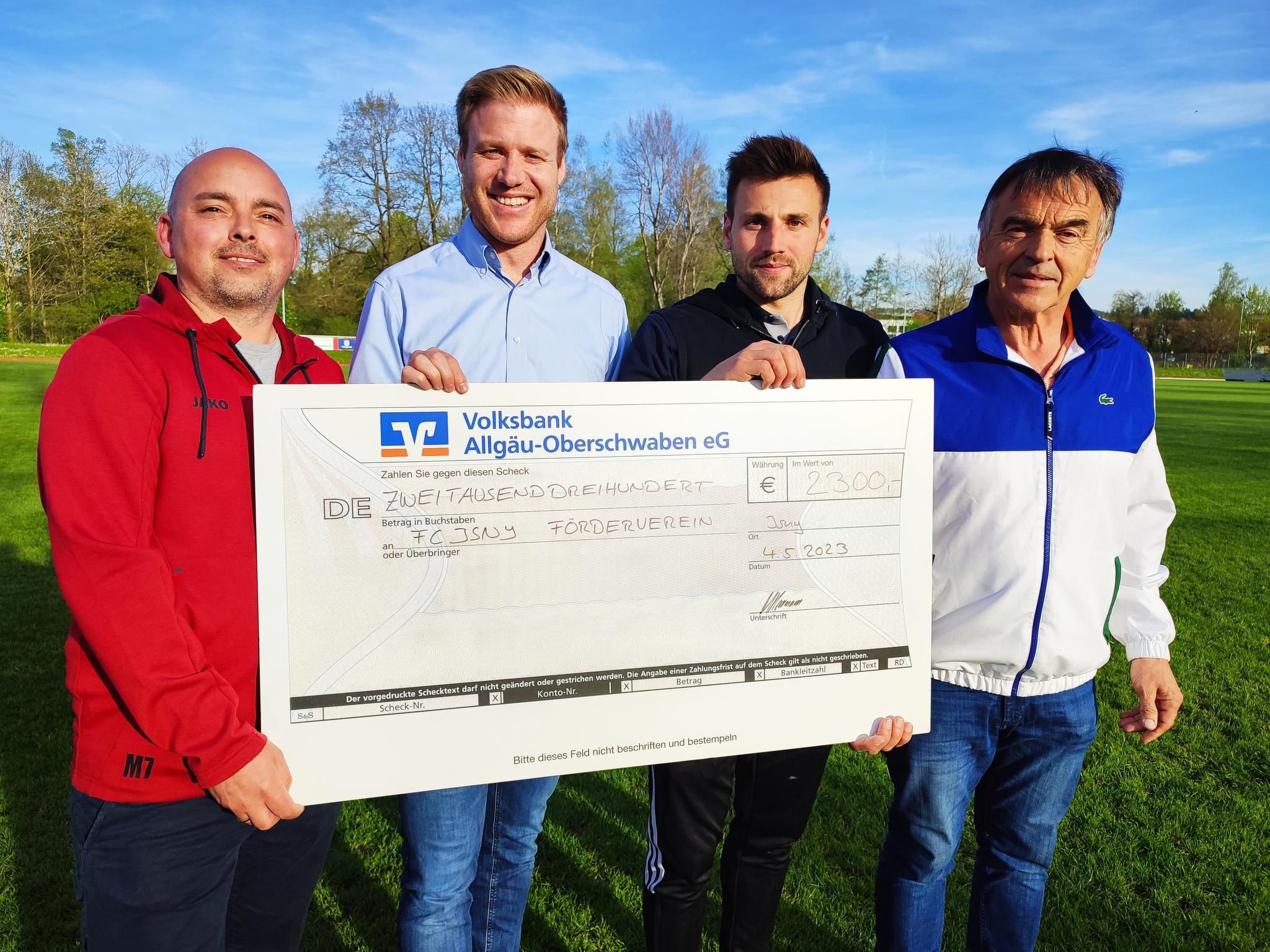 Alte Herren Des FC Isny Spenden 2300 Euro alte-herren-des-fc-isny-spenden-2300-euro