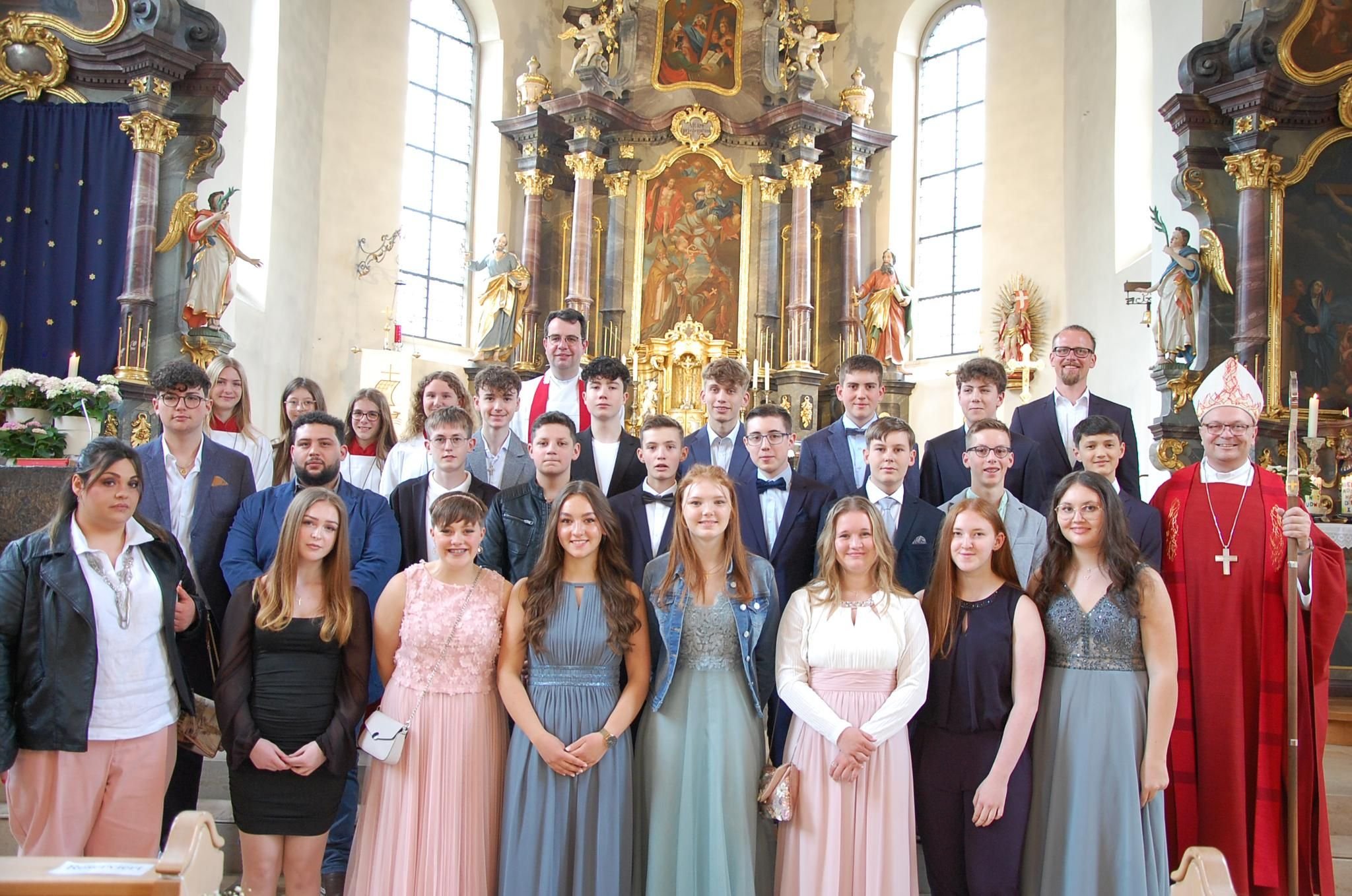 Firmung mit Weihbischof Gerhard Schneider