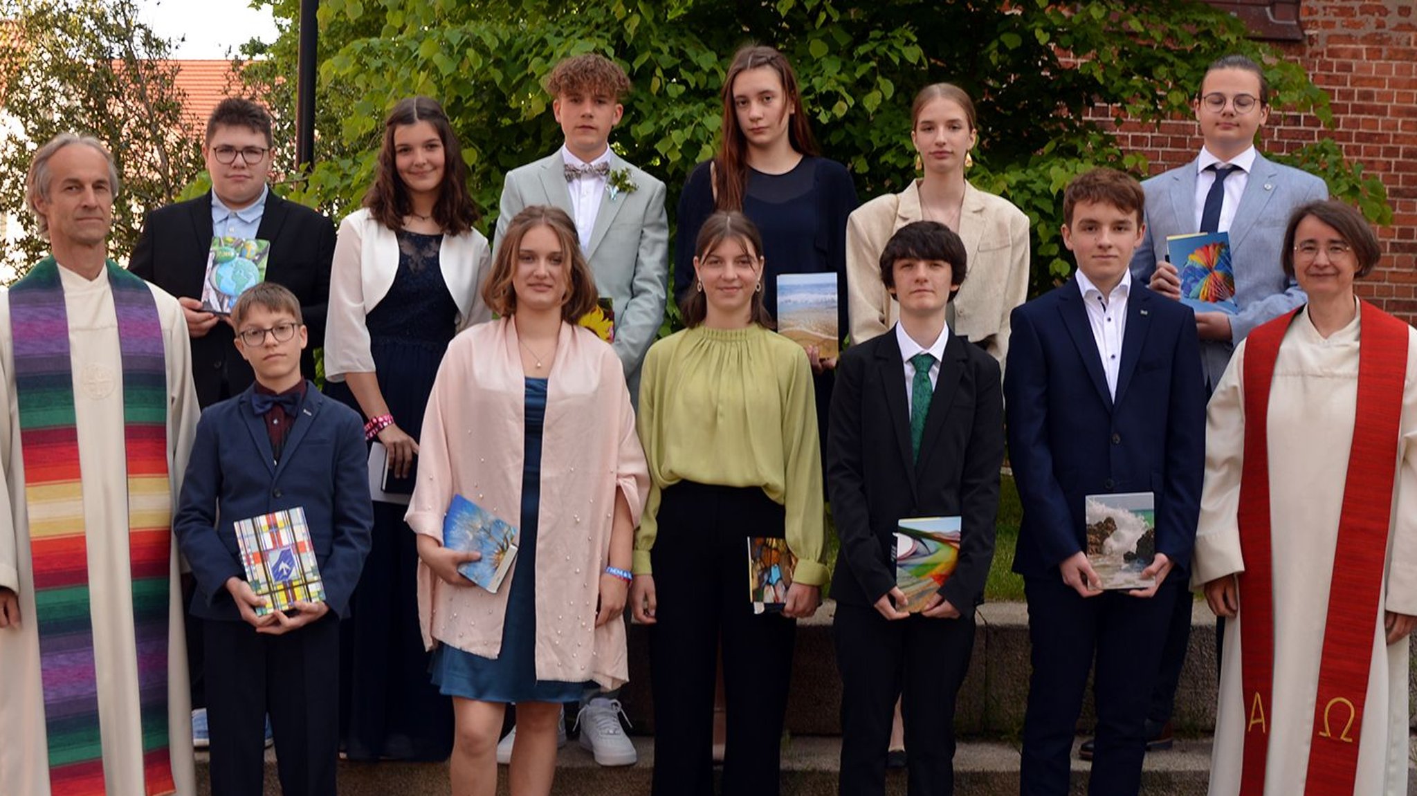 Elf junge Menschen bekennen sich zu ihrem Glauben