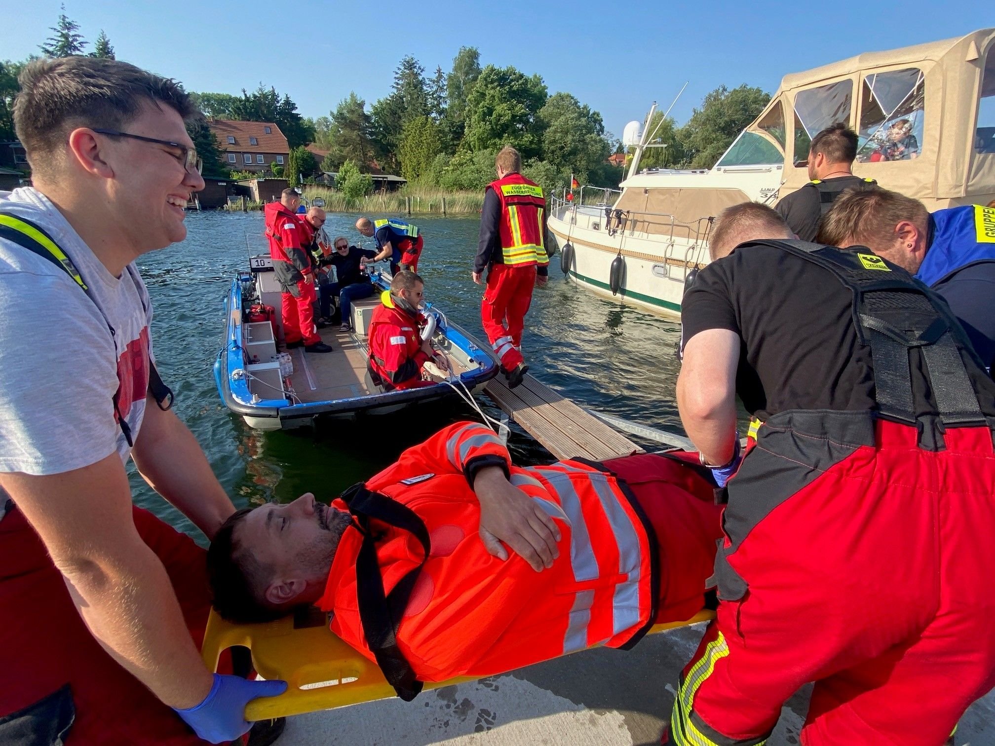 Was tun, wenn Schiffe zusammenstoßen — Großübung in Malchow