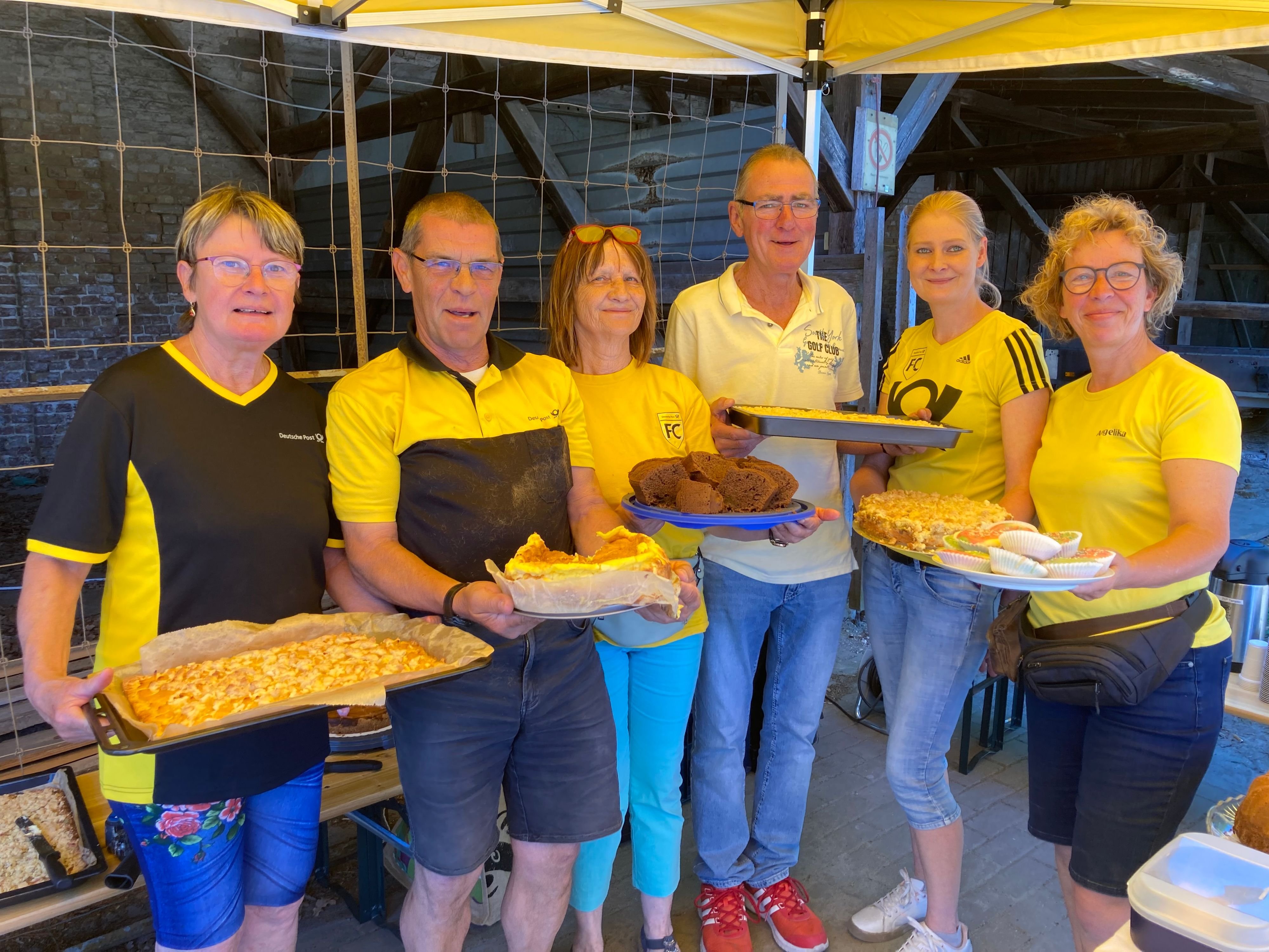 Postmitarbeiter backen für den guten Zweck