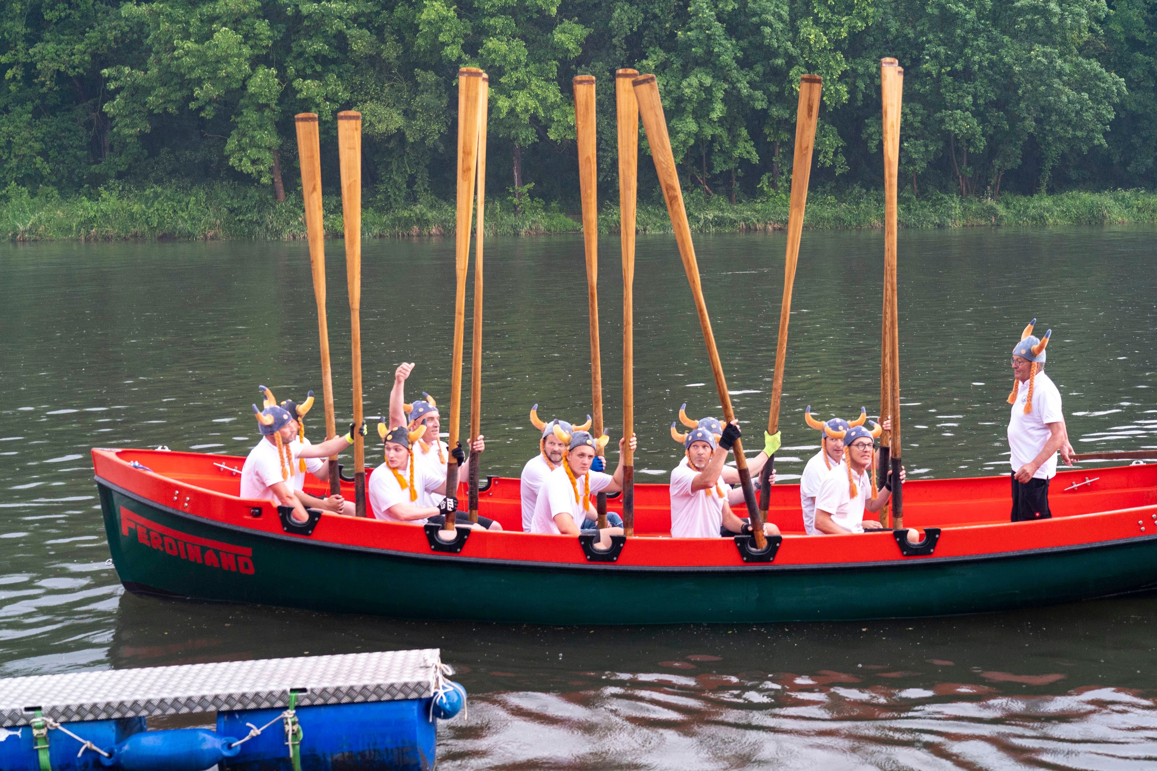 "Rustower Recken" rudern am schnellsten – und dürfen doch nicht Sieger sein