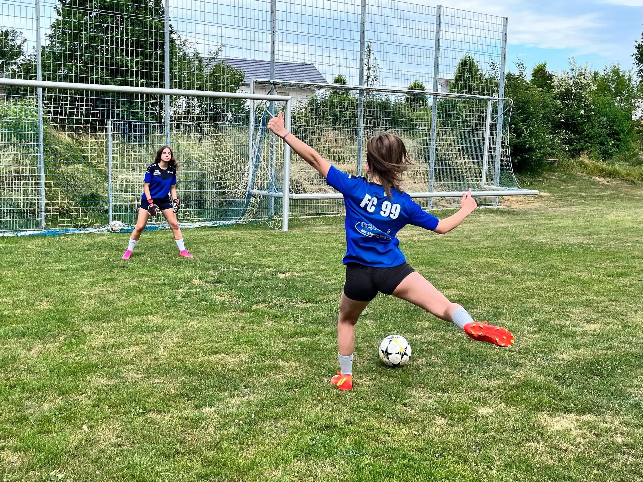 B–Jugend des FC 99 Inzigkofen spielt gegen KSC