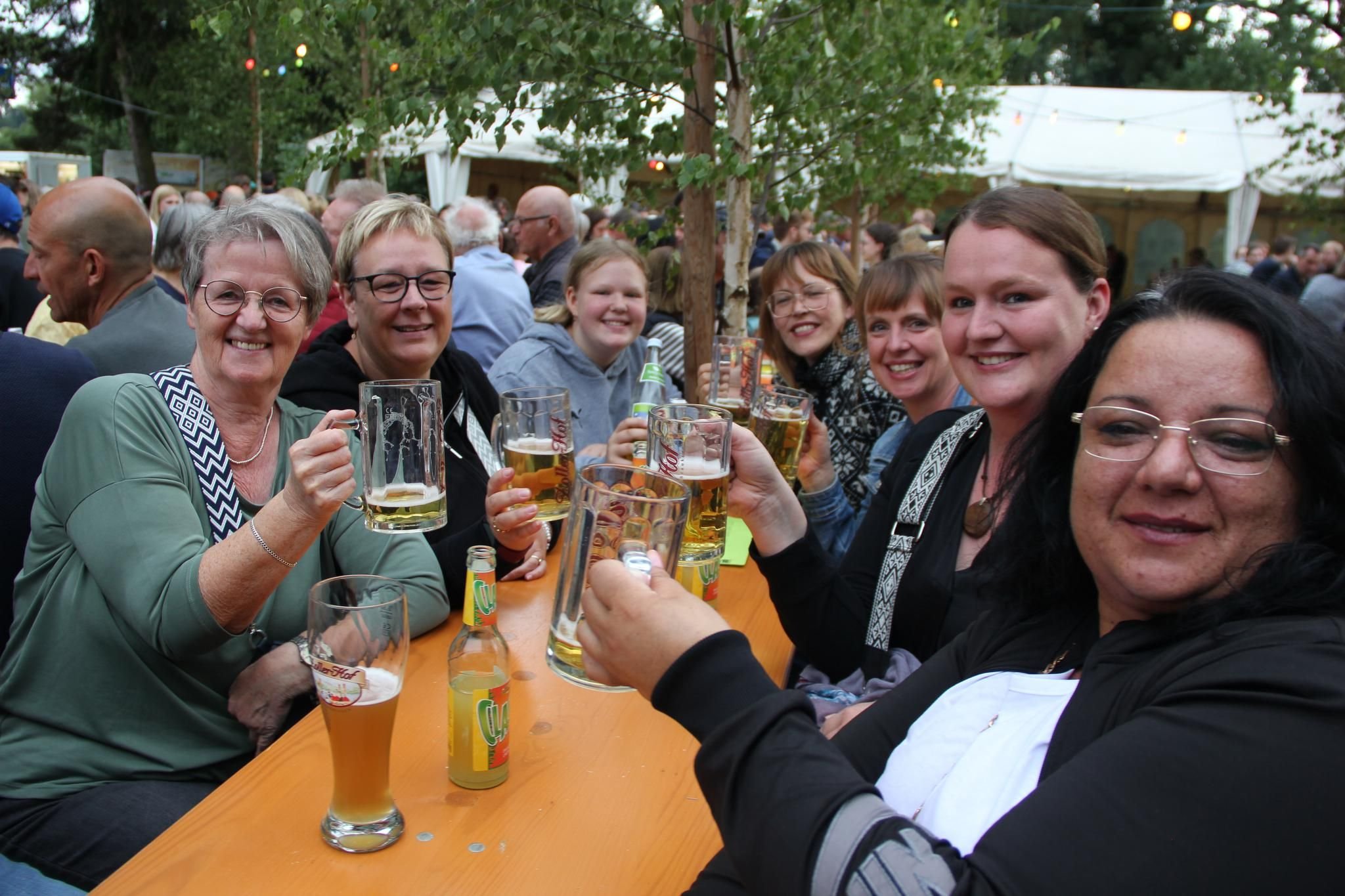 Laizer feiern in Gartenfest mit Feierabendhock
