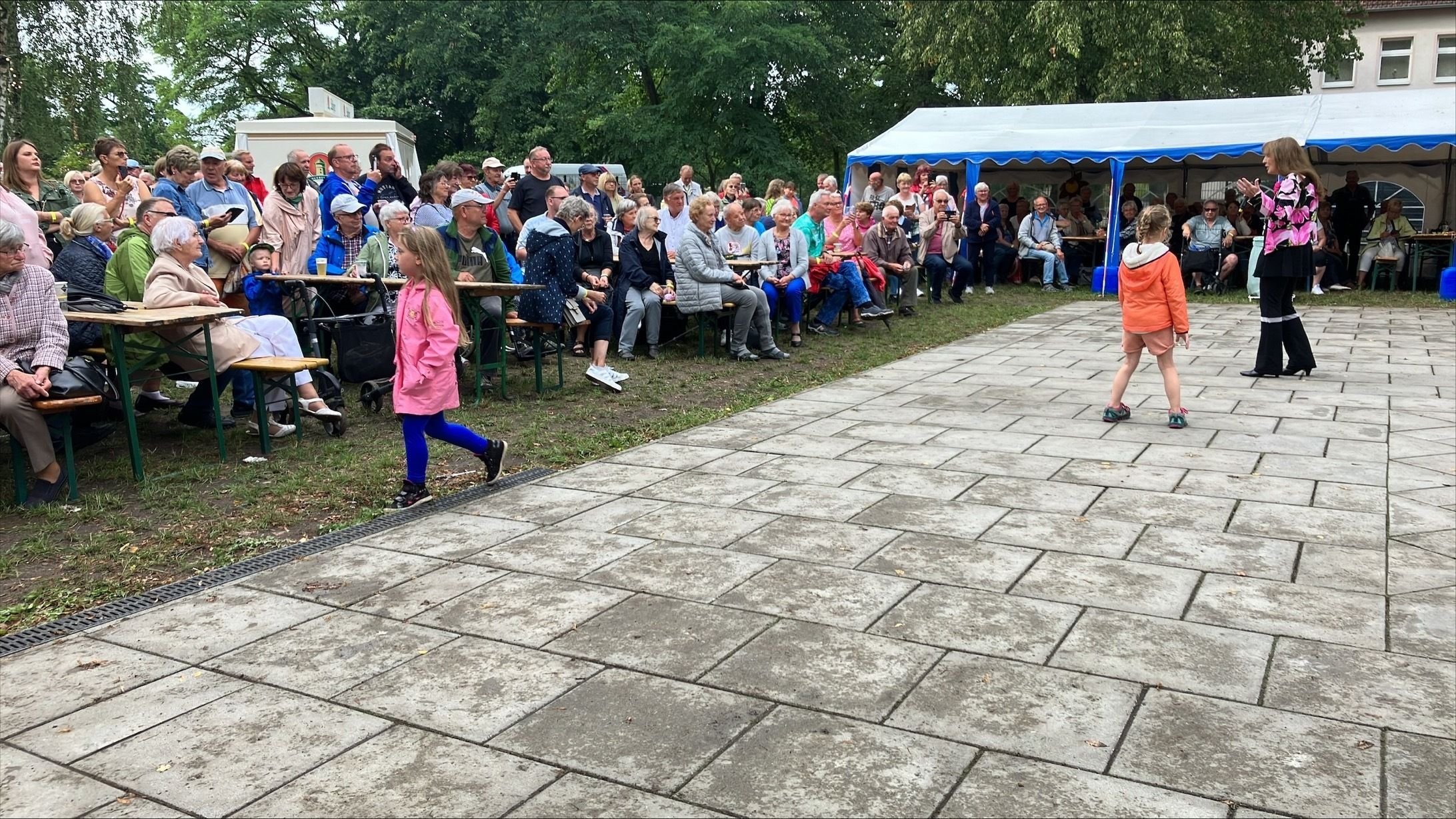 DDR-Star zum Anfassen lockt Fans in den Regen