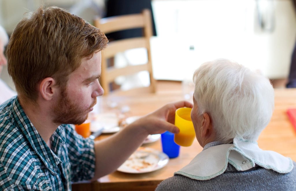 Weniger Geld für Freiwillige: Heime und Organisationen schlagen Alarm