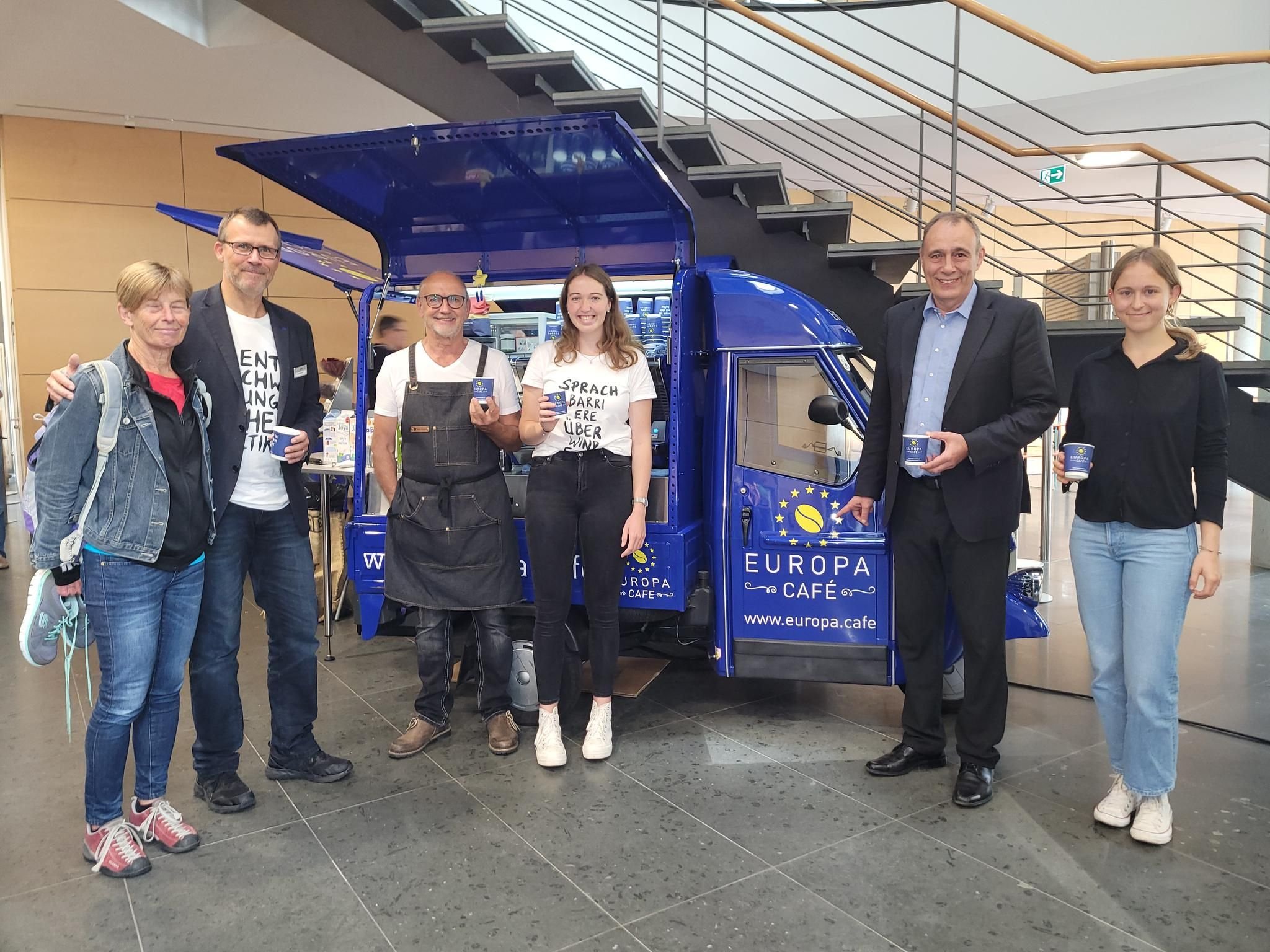 VHS Friedrichshafen lädt auf eine Tasse Kaffee ein